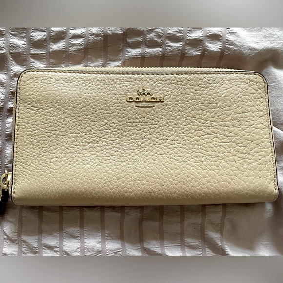Coach | Bags | Coach Pebble Zip Wallet In Cream | Poshmark